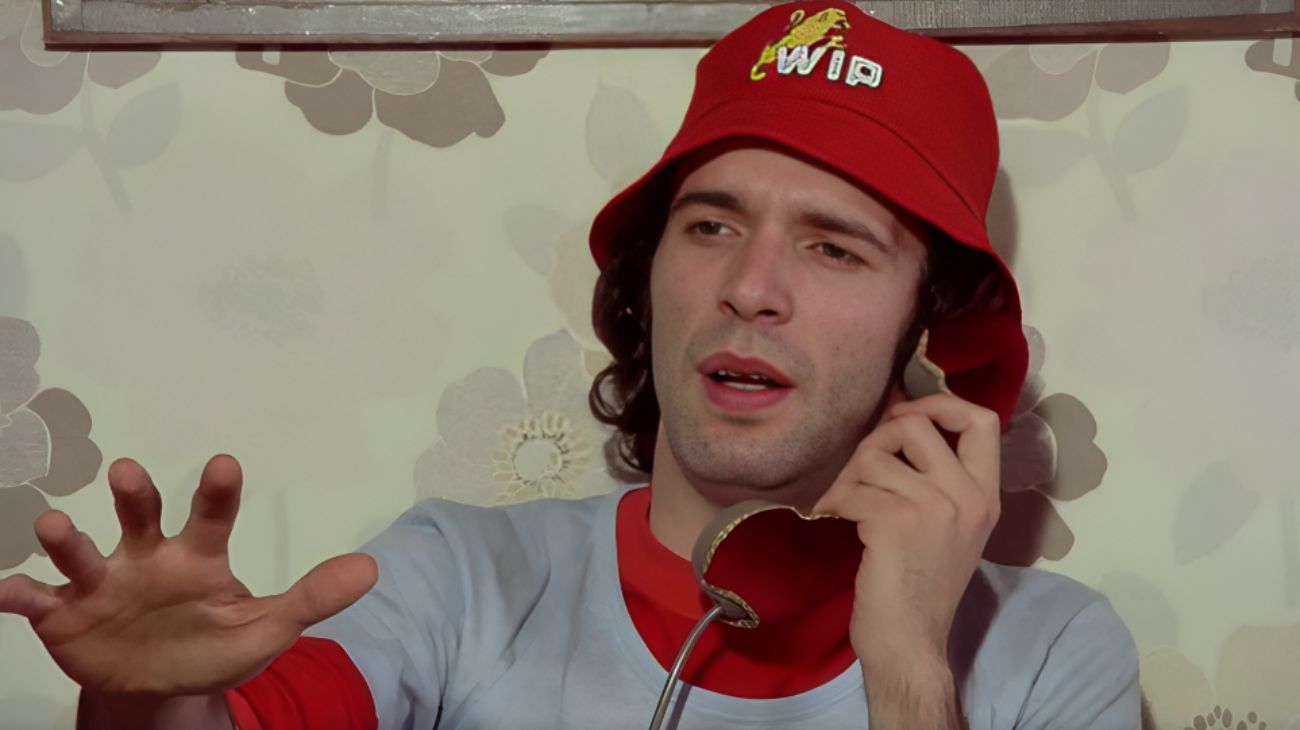 Roberto Benigni, su RaiPlay uno dei suoi film migliori: la regia è di ... Roberto Benigni, su RaiPlay uno dei suoi film migliori: la regia è di ...